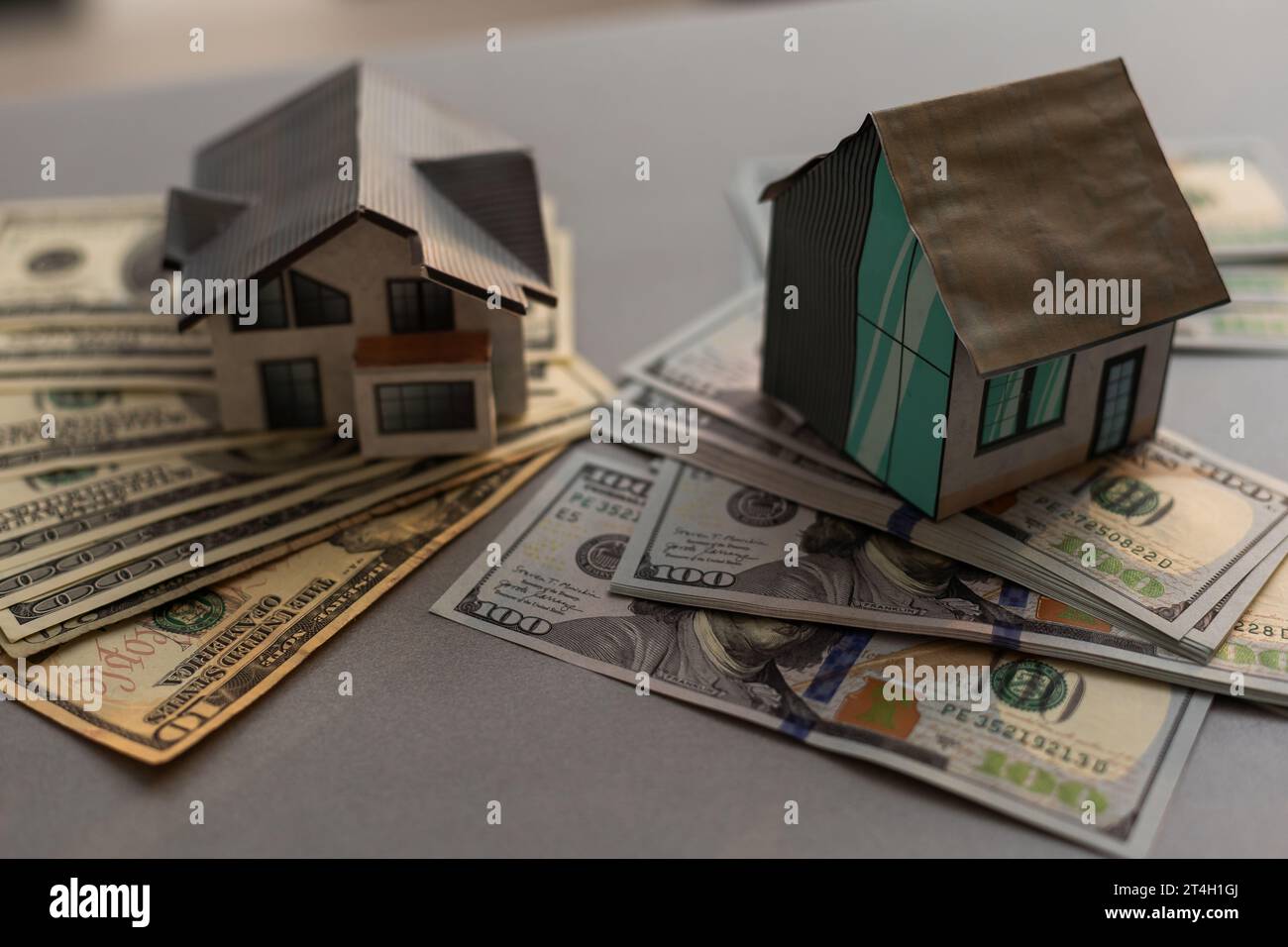 Investment. model house and money Stock Photo - Alamy