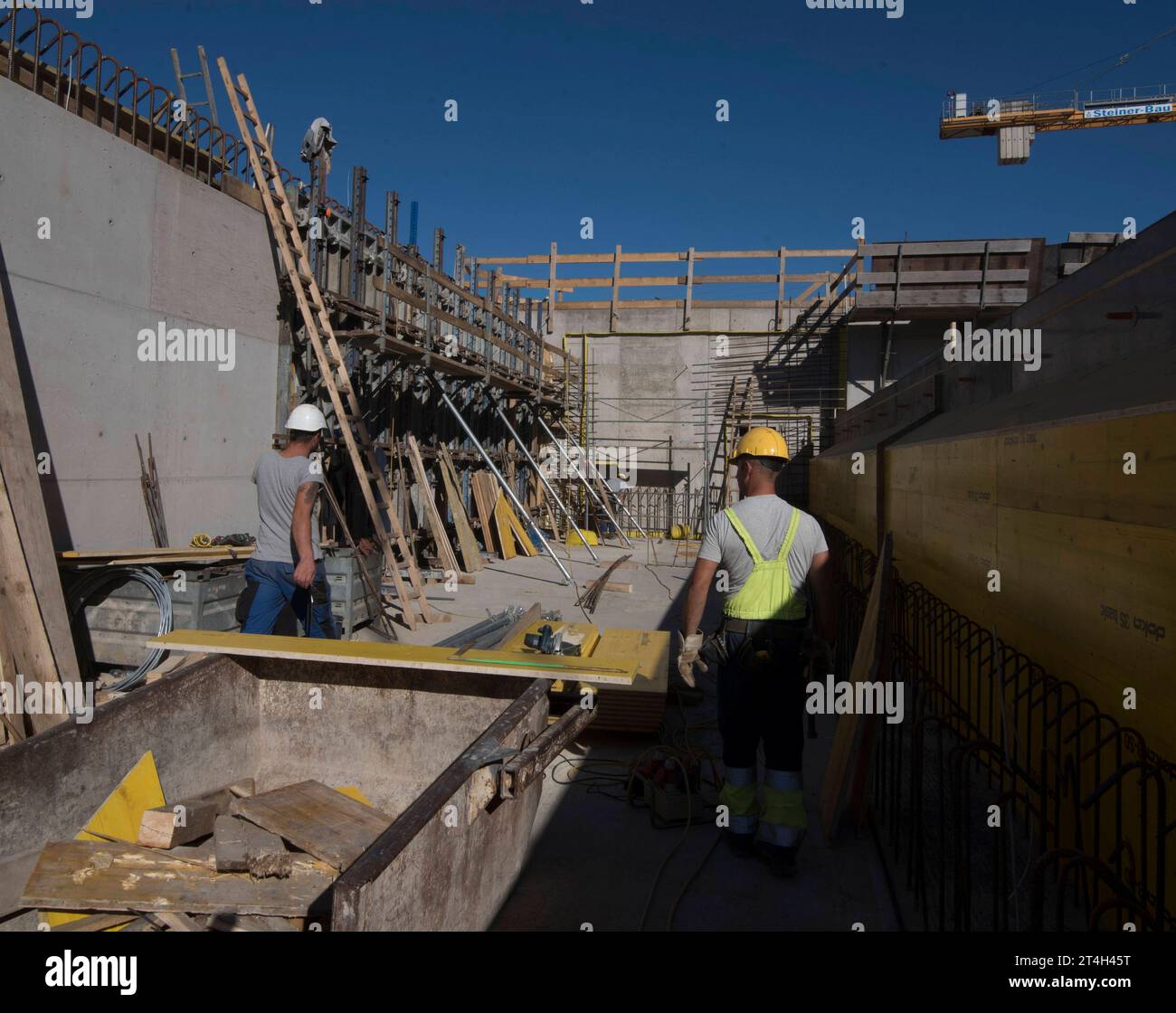Construction Worker At A Building Site, Employee In Construction ...