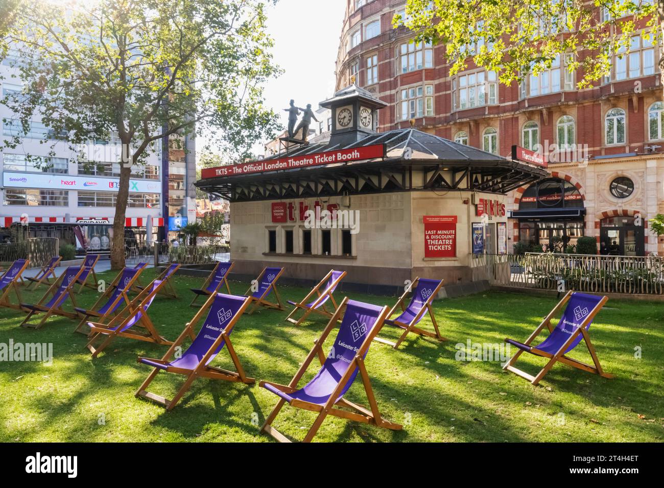 The tkts discount theatre ticket booth hi-res stock photography and ...