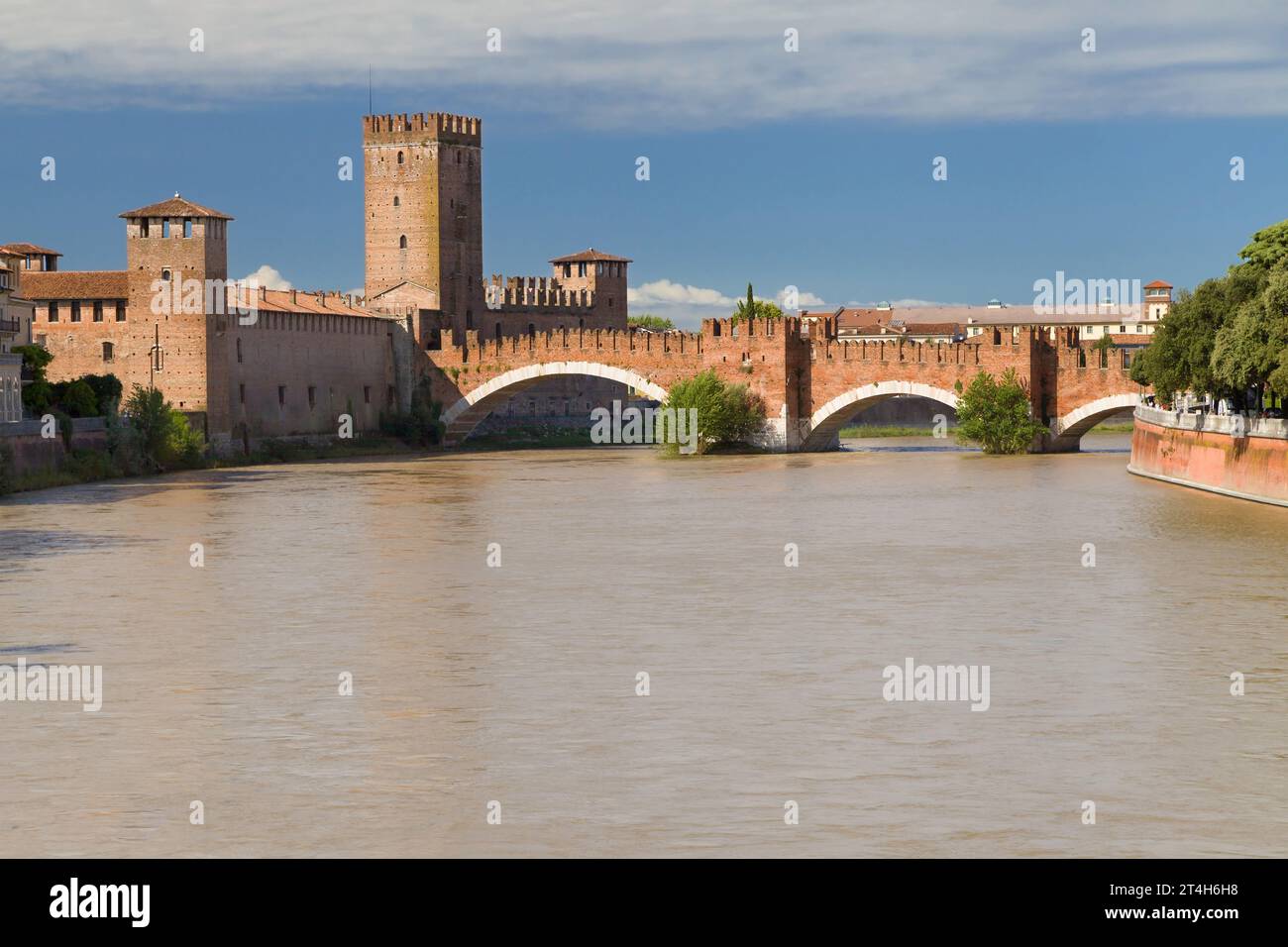 Scaligero Bridge in Verona, Italy Stock Photo - Alamy