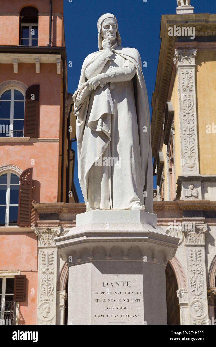Statue of Dante Alighieri in Verona, Italy Stock Photo - Alamy
