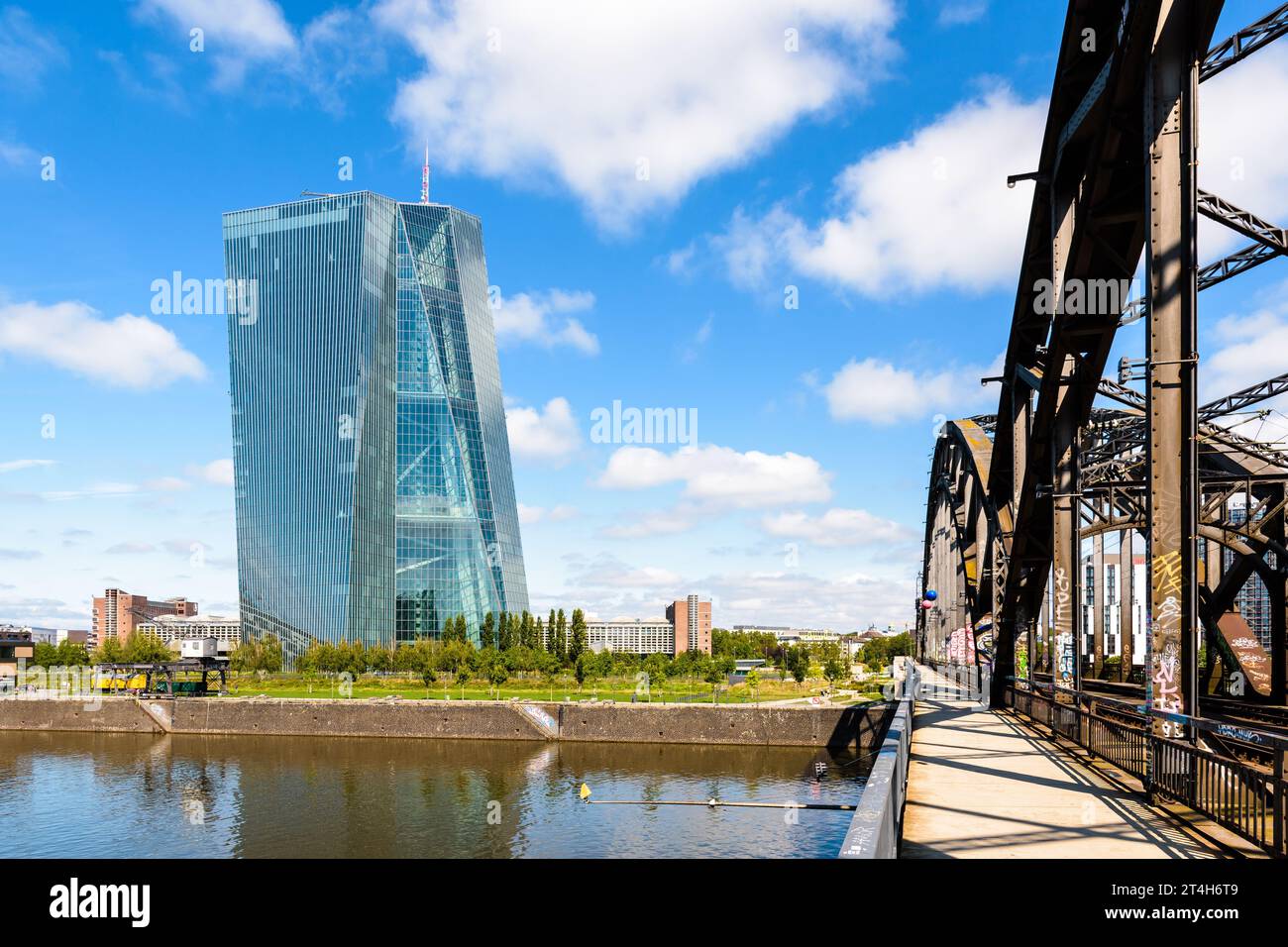 Southern railway headquarters building hi-res stock photography and ...