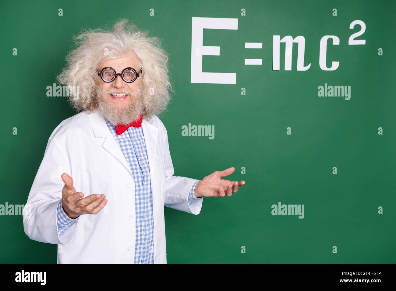 Photo of old crazy professor shrug shoulders clueless ideal wear red ...