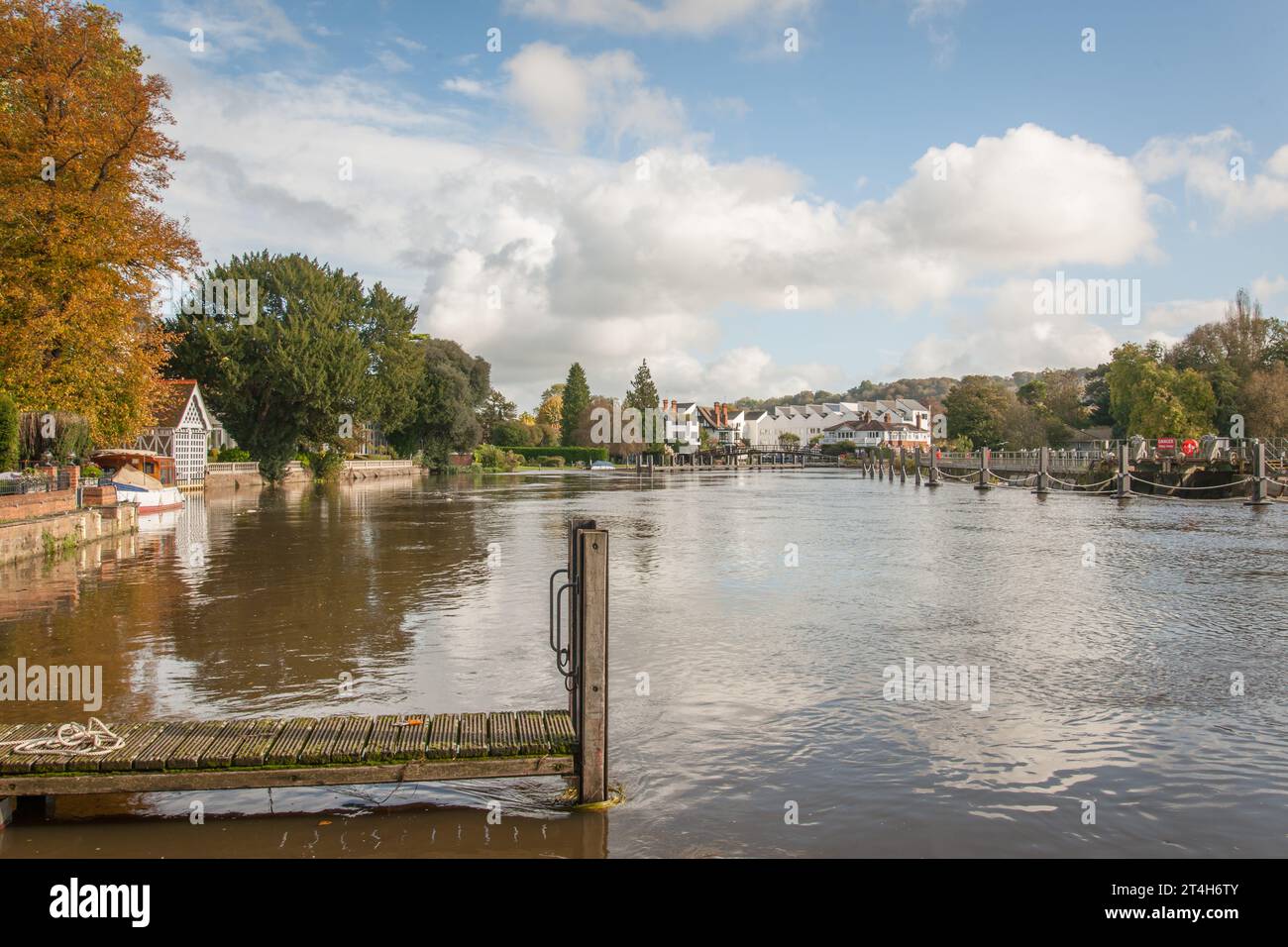 The River Thames, Marlow, Buckinghamshire looking down stream towards ...