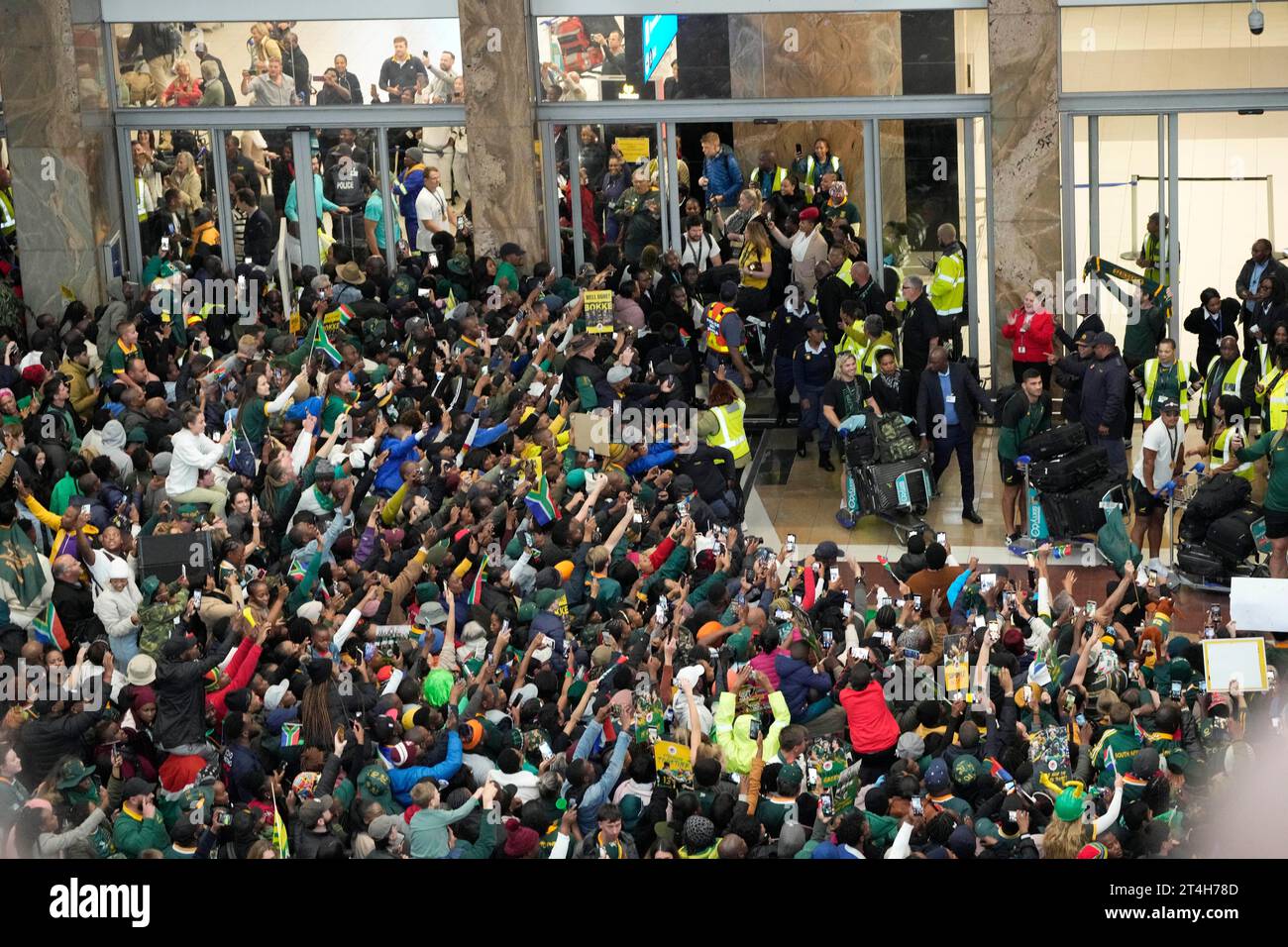 South Africa' Springbok scrum half Faf de Klerk, right, arrives with ...