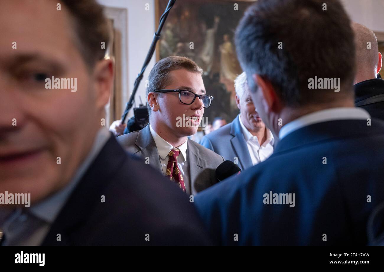 Munich, Germany. 31st Oct, 2023. Daniel Halemba (M, AfD) enters the ...