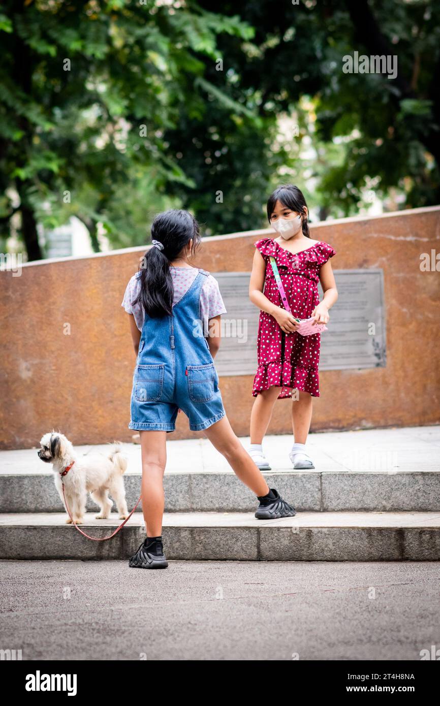 Children at play around a statue in Rizal Park, Ermita, Manila, The Philippines Stock Photo - Alamy