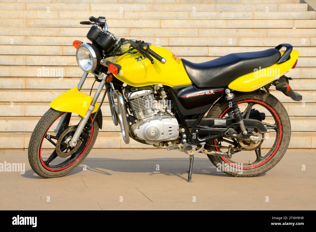 Yellow motorcycles hi-res stock photography and images - Alamy