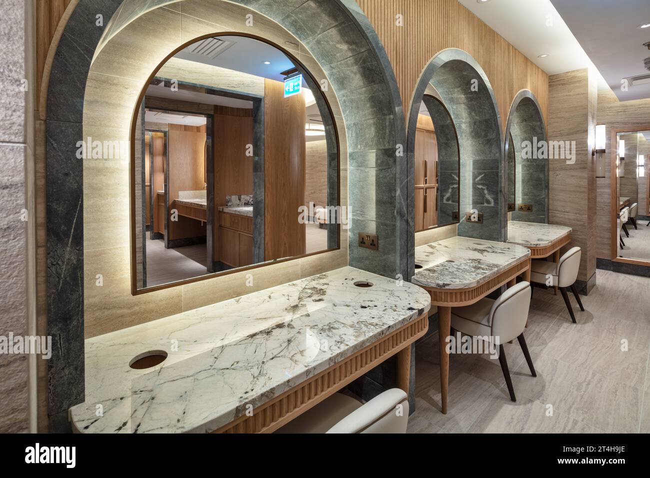 Changing room hi-res stock photography and images - Alamy