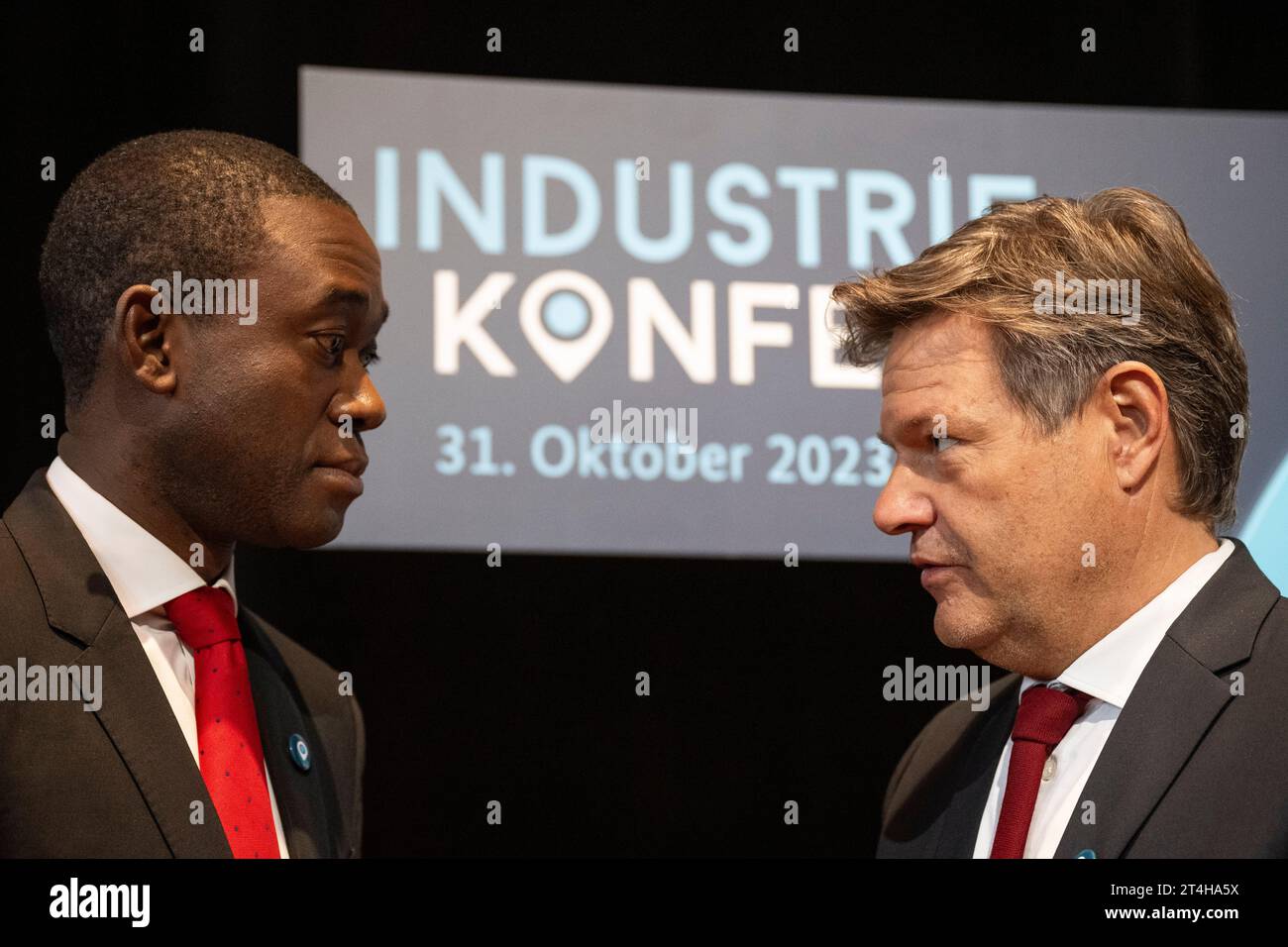 Berlin, Germany. 31st Oct, 2023. Wally Adeyemo (l), U.S. Deputy ...