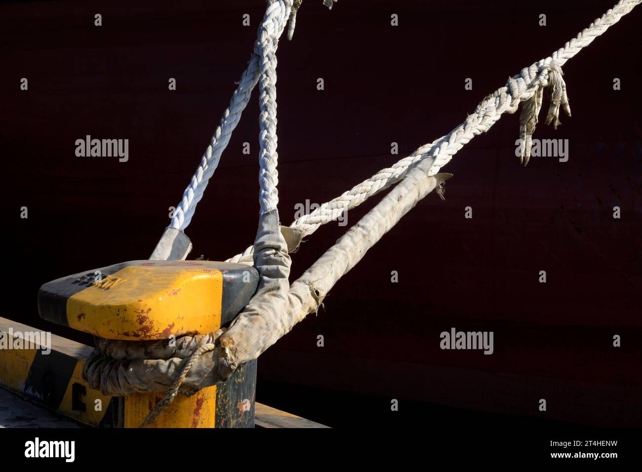 Mooring column hi-res stock photography and images - Alamy