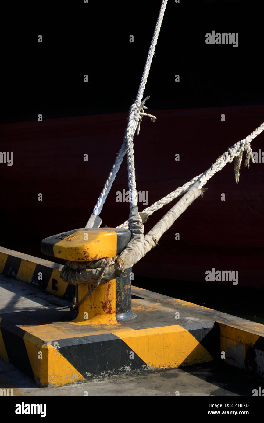 Closeup ships rope texture hi-res stock photography and images - Alamy