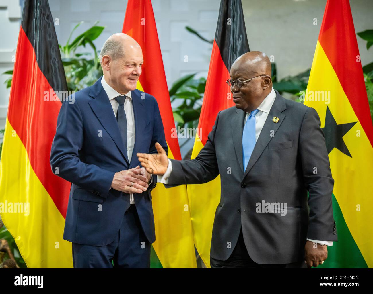 Accra, Ghana. 31st Oct, 2023. German Chancellor Olaf Scholz (SPD, l ...