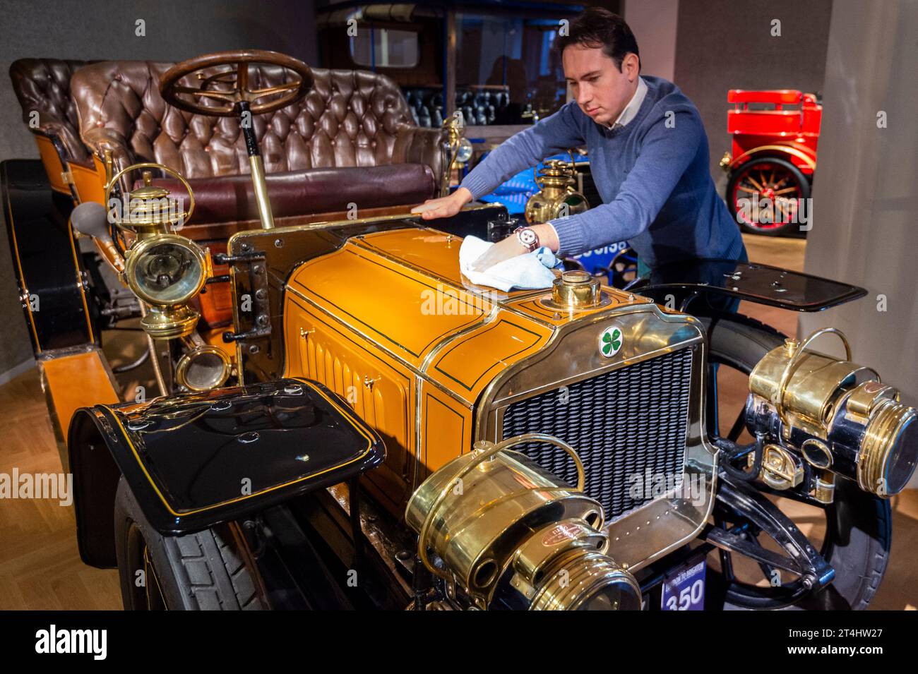 London, UK. 31 October 2023. A staff member with a 1904 Richard-Brasier ...
