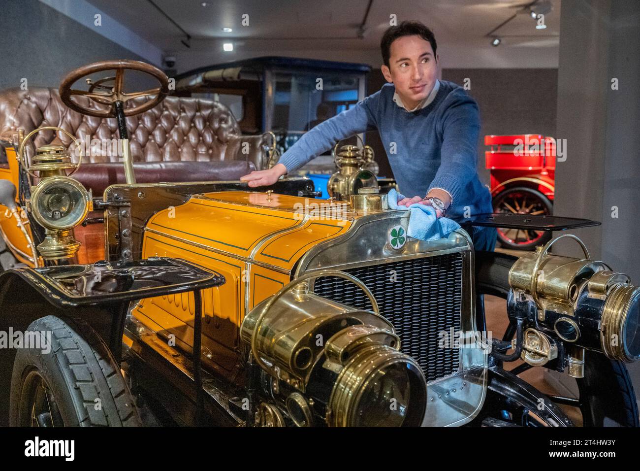 London, UK. 31 October 2023. A staff member with a 1904 Richard-Brasier ...