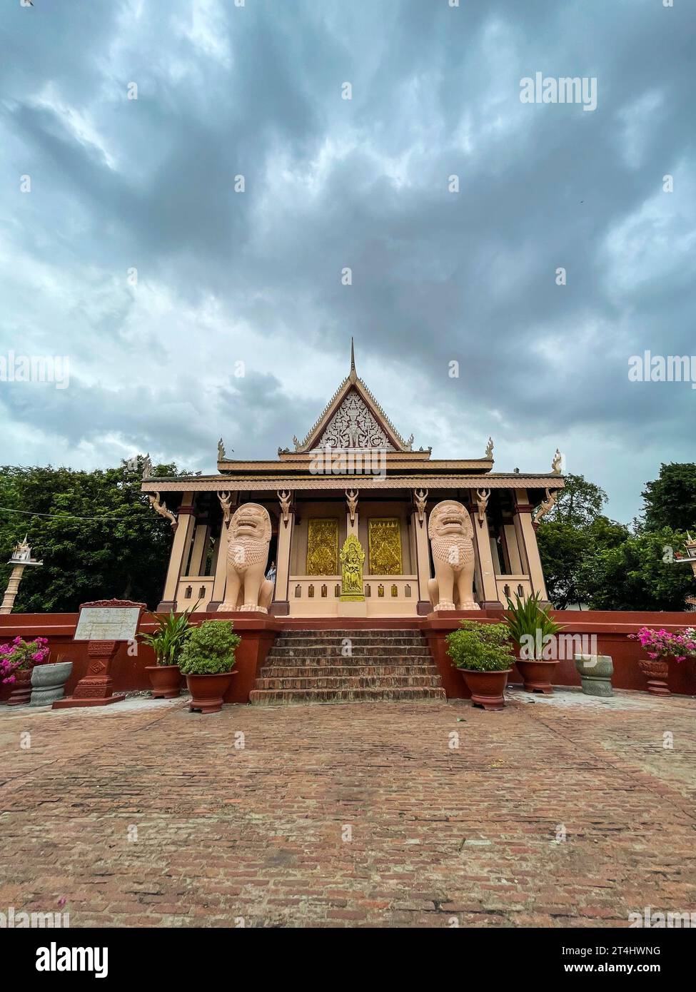 Cambodia, Phnom Penh, Wat Phnom temple Stock Photo - Alamy