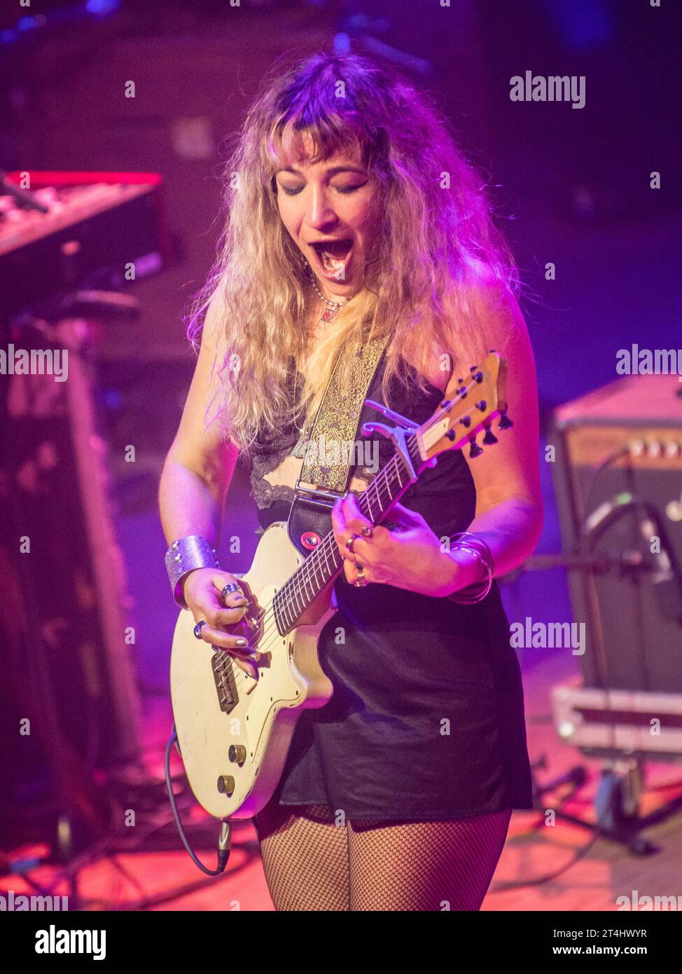 Lee-la Baum on vocals & guitar Stock Photo - Alamy