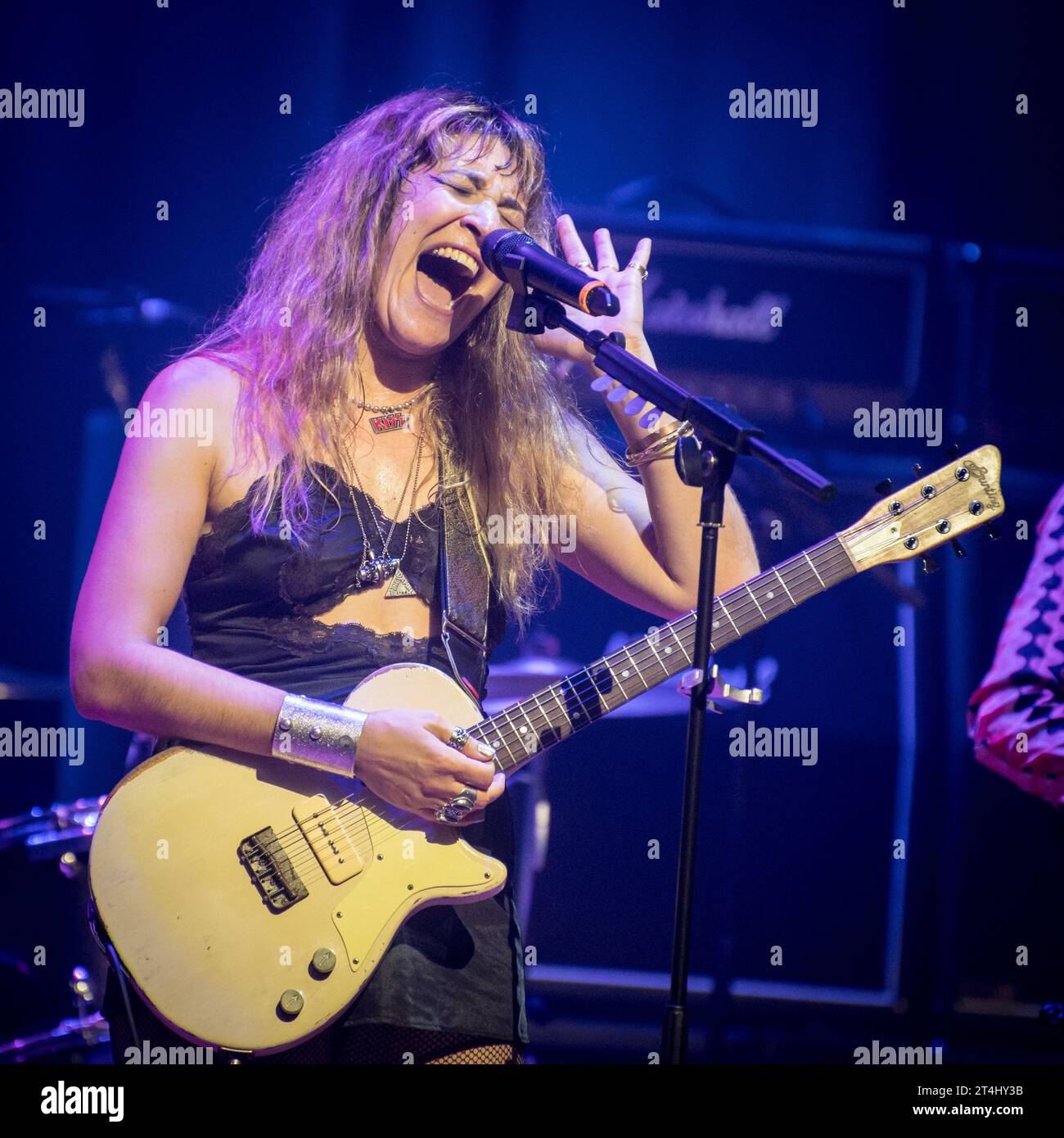 Lee-la Baum on vocals & guitar Stock Photo - Alamy