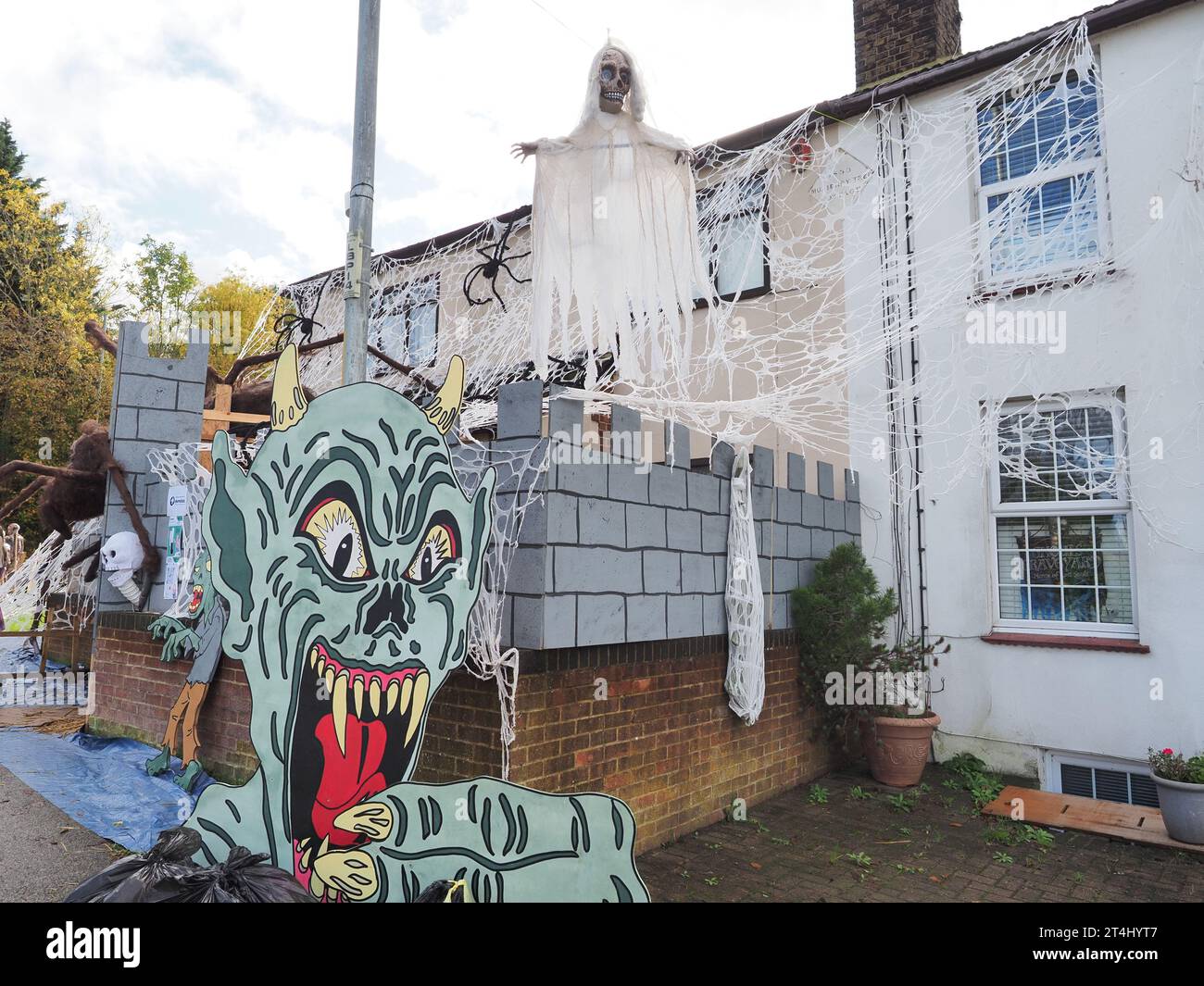 Gillingham, Kent, UK. 31st Oct, 2023. Medway Dad Keiron King's amazing ...