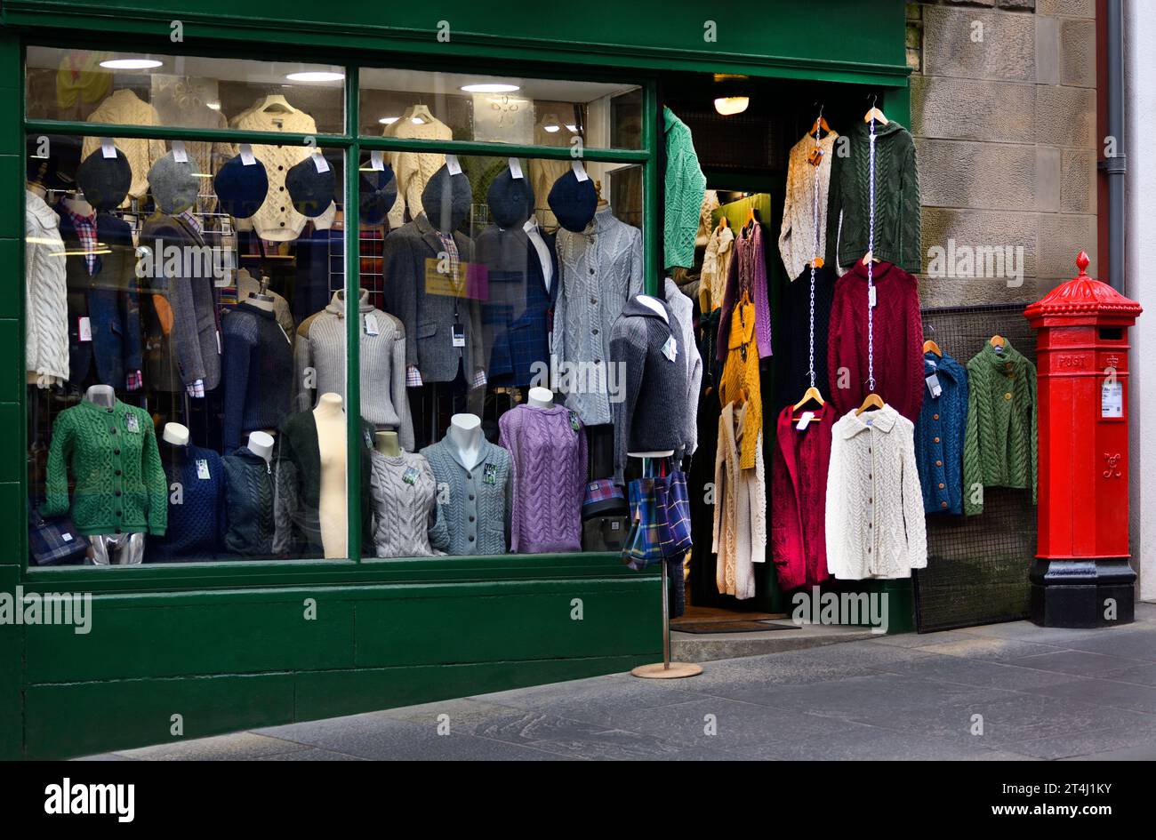 Edinburgh knitwear hi-res stock photography and images - Alamy