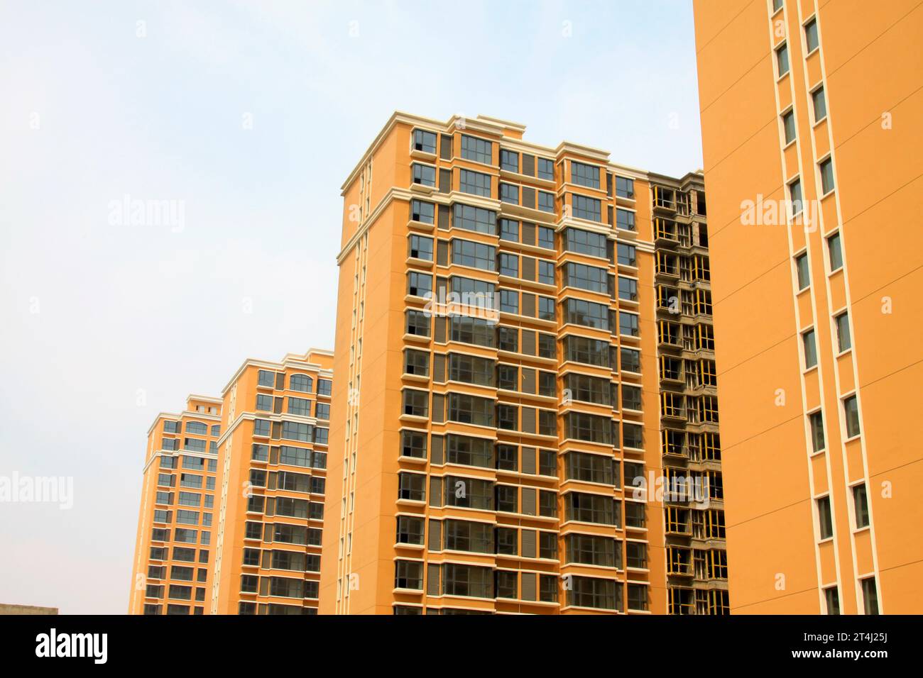 Beige buildings hi-res stock photography and images - Alamy