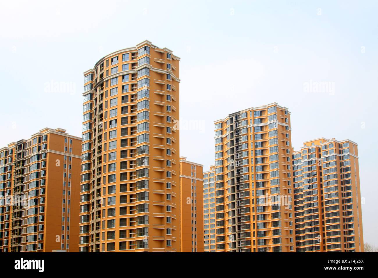 Beige buildings hi-res stock photography and images - Alamy