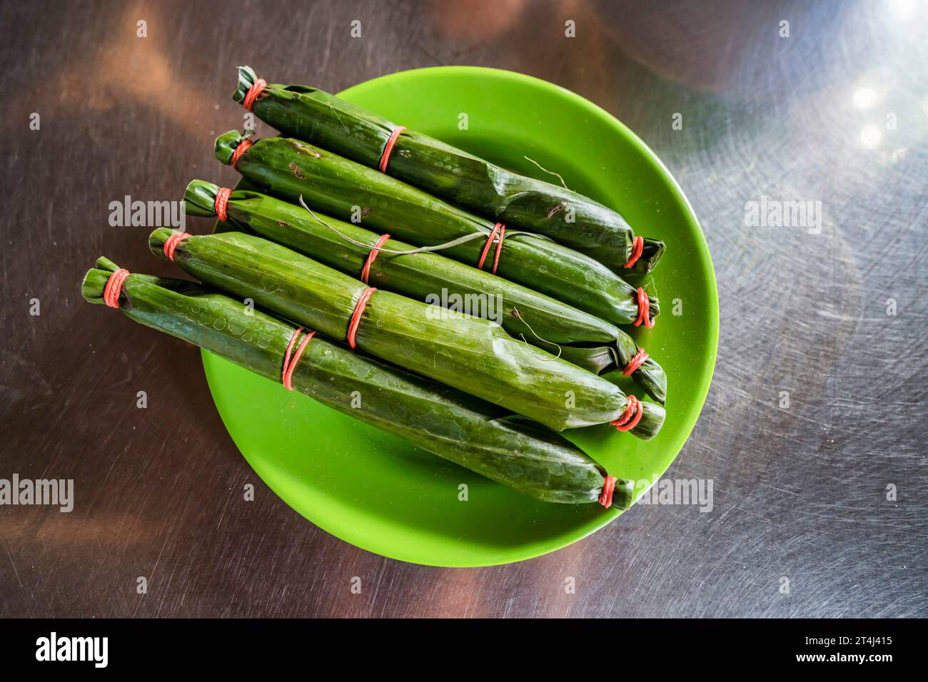 Packaging of banana leaves for Vietnamese steamed pork sausage - gio ...