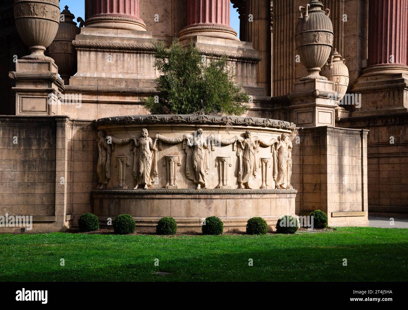 Architectural frieze hi-res stock photography and images - Alamy