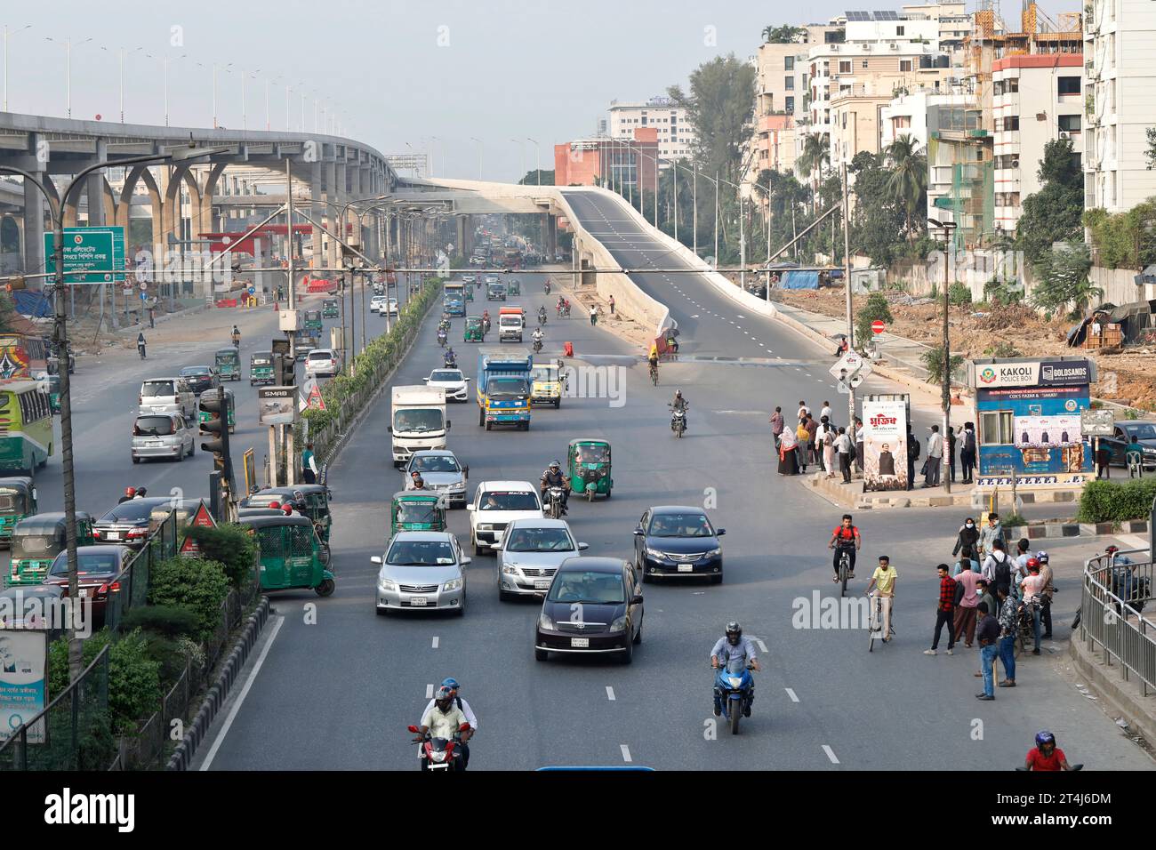 Dhaka, Bangladesh - October 31, 2023: The number of vehicles on Dhaka's ...