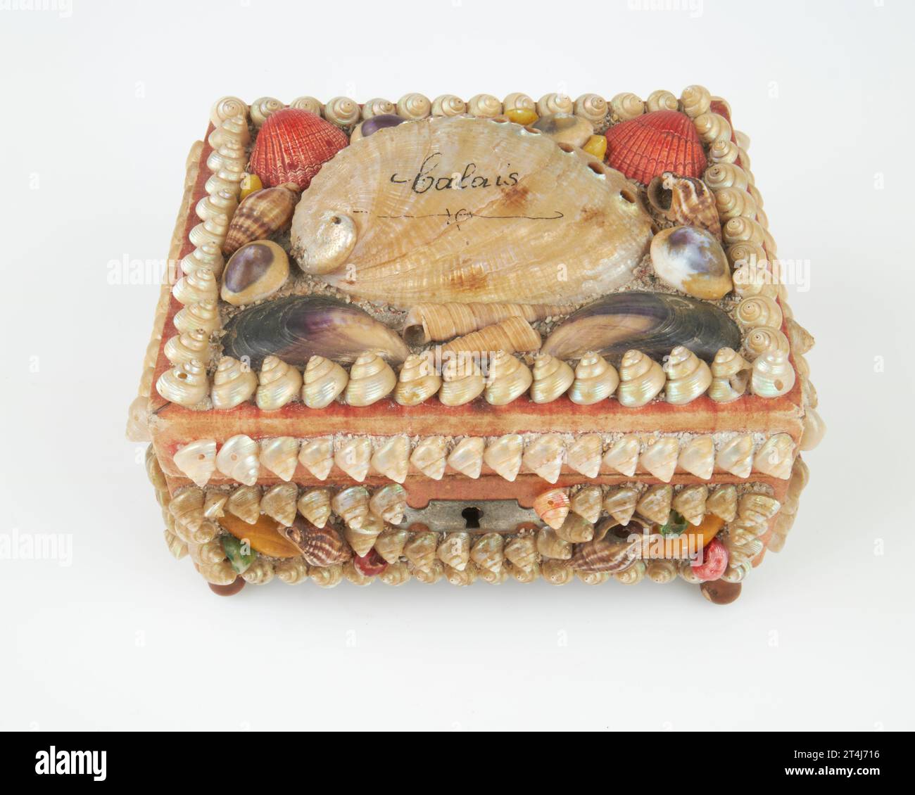 Vintage 1930s French sea shell jewellery trinket box Stock Photo - Alamy