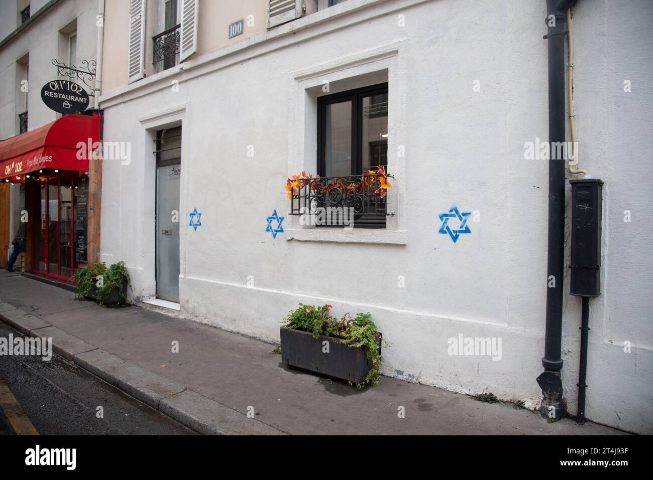 Paris, France. 31st Oct, 2023. Stars of David spray-painted on Jewish ...