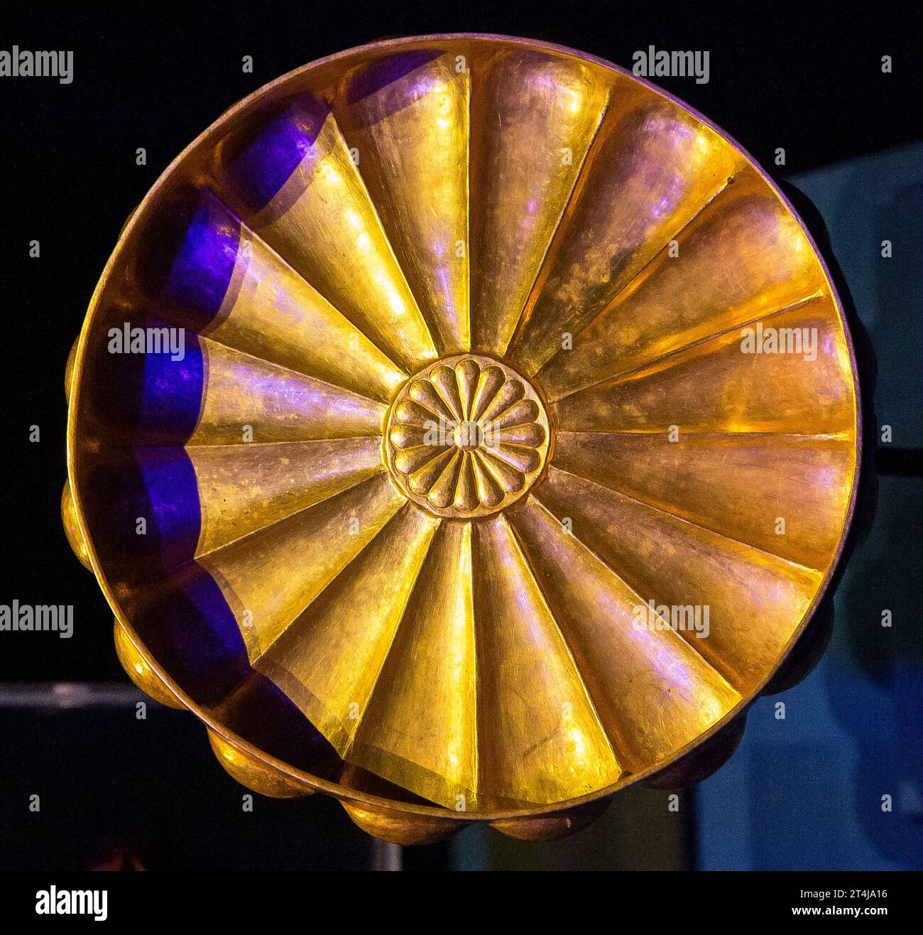 Ancient egyptian jewelry hi-res stock photography and images - Alamy