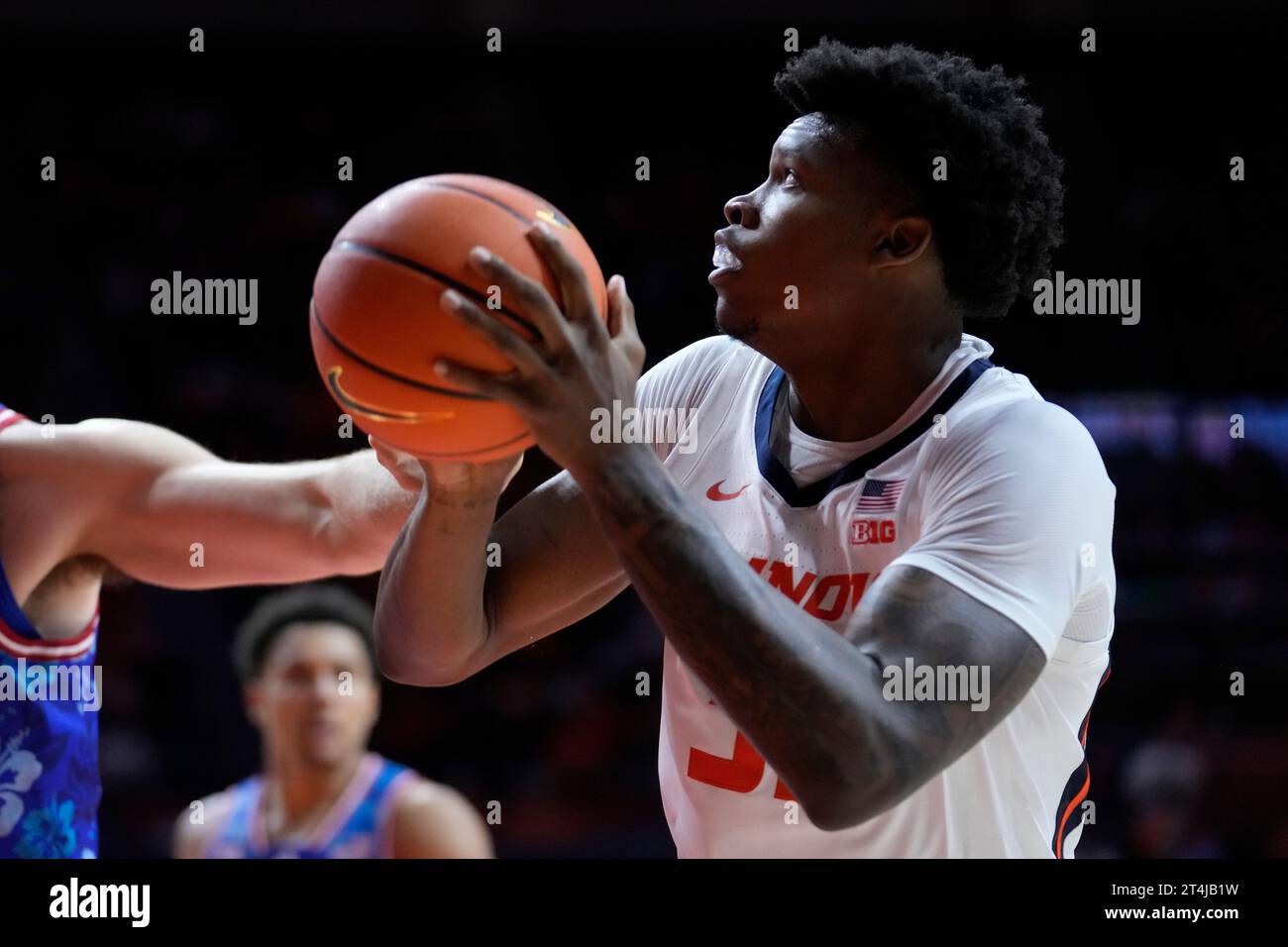 Illinois forward Amani Hansberry eyes the basket during an NCAA college ...