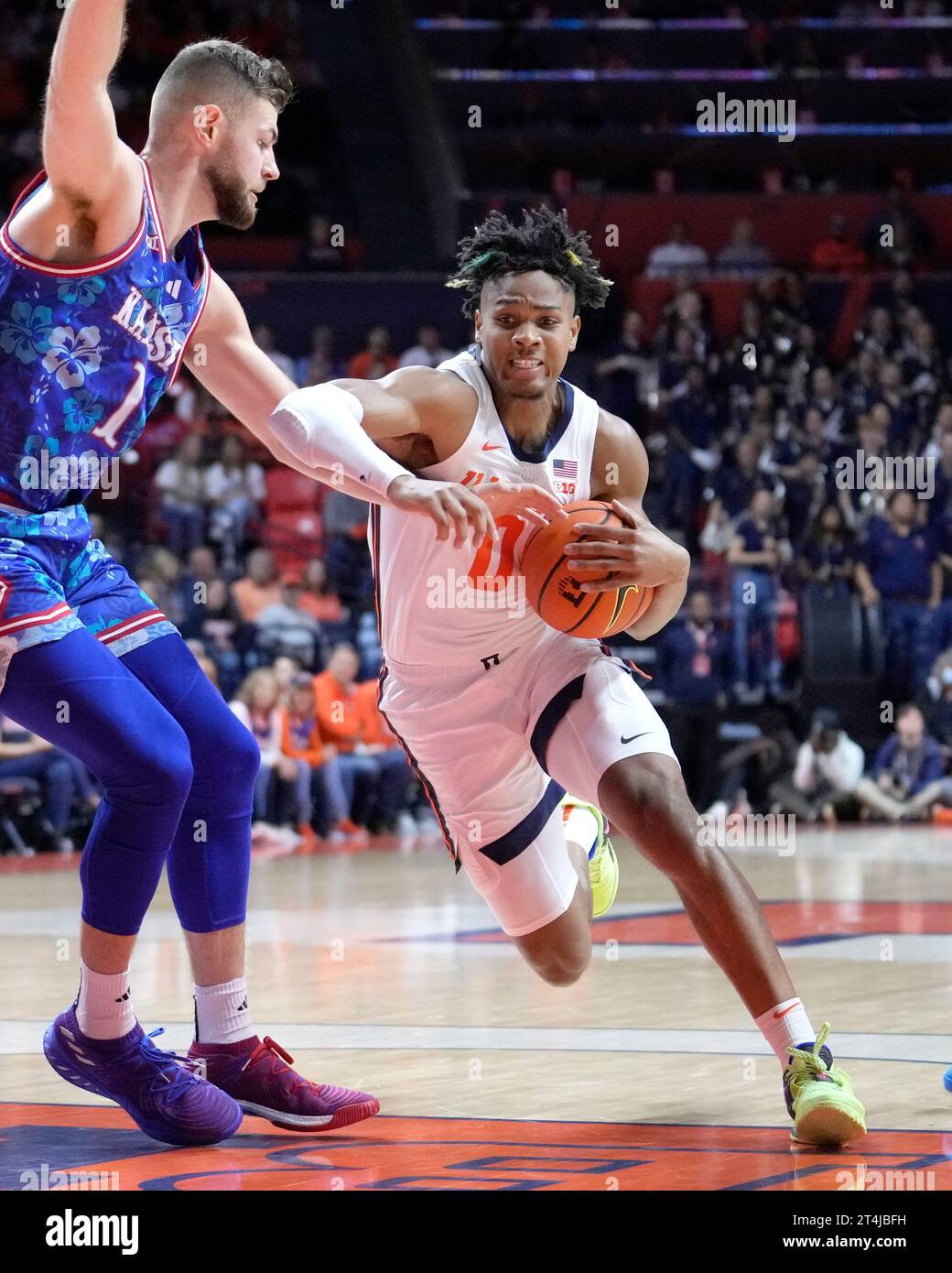 Illinois guard Terrence Shannon Jr. drives to the basket as Kansas ...