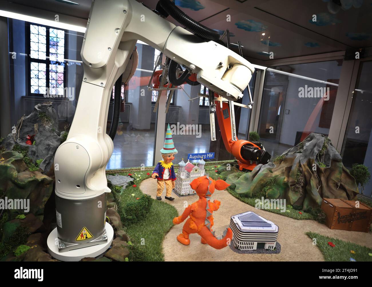 Augsburg, Germany. 31st Oct, 2023. Punch and dragon Famulus, puppets ...