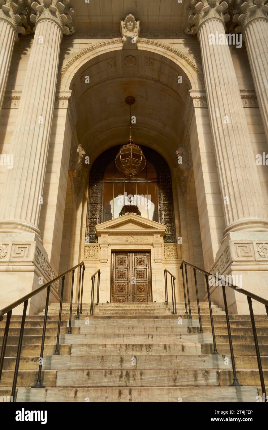 Public library entrance hi-res stock photography and images - Alamy