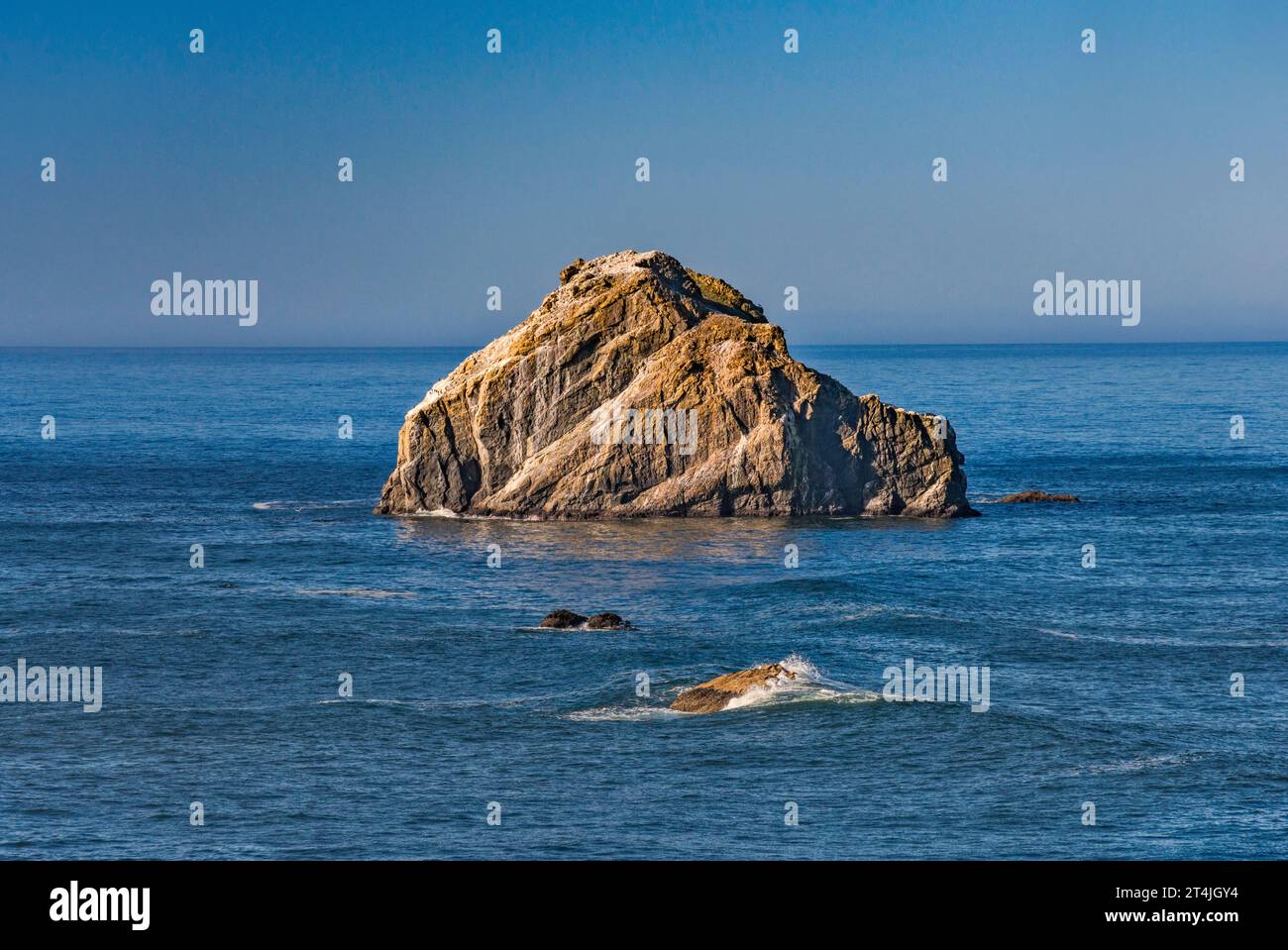 Face Rock, view from Face Rock Scenic Viewpoint, Oregon Islands ...