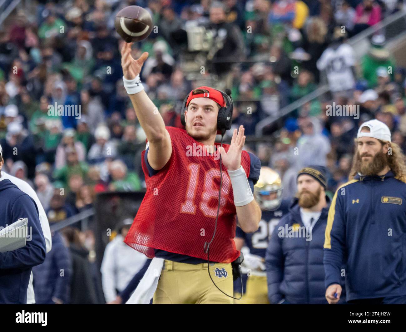SOUTH BEND, IN - OCTOBER 28: Notre Dame Fighting Irish quarterback ...