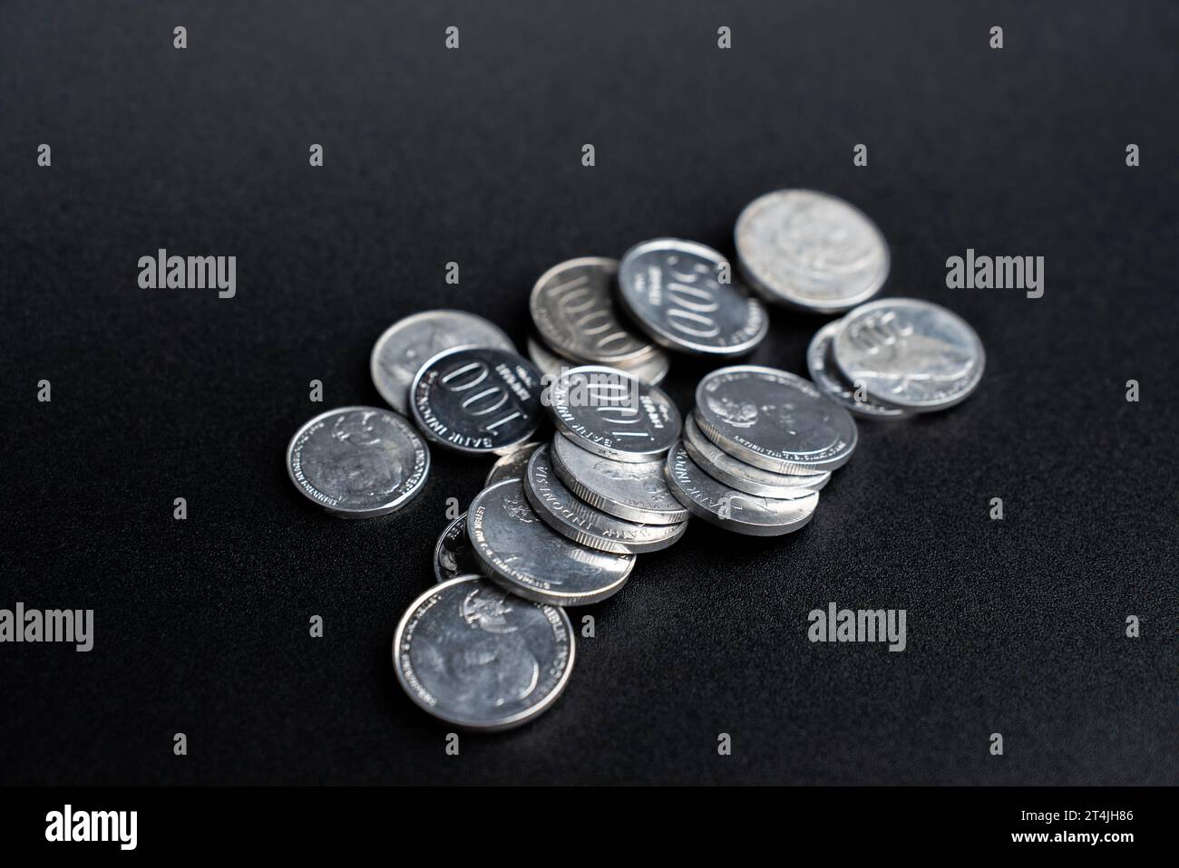 Uang koin Indonesia seratus dua ratus lima ratus seribu rupiah ...