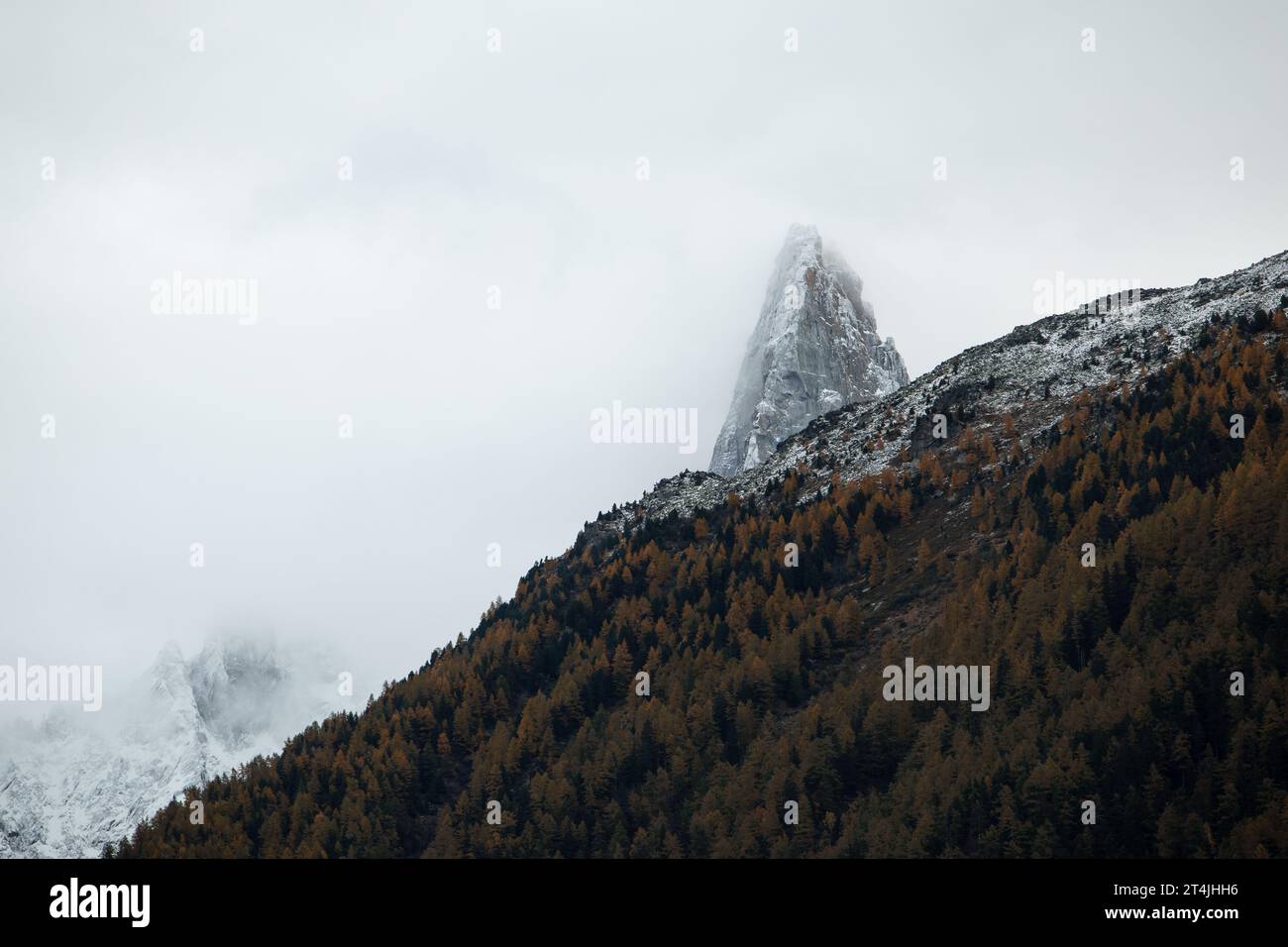 Contrasting mountain colors hi-res stock photography and images - Alamy