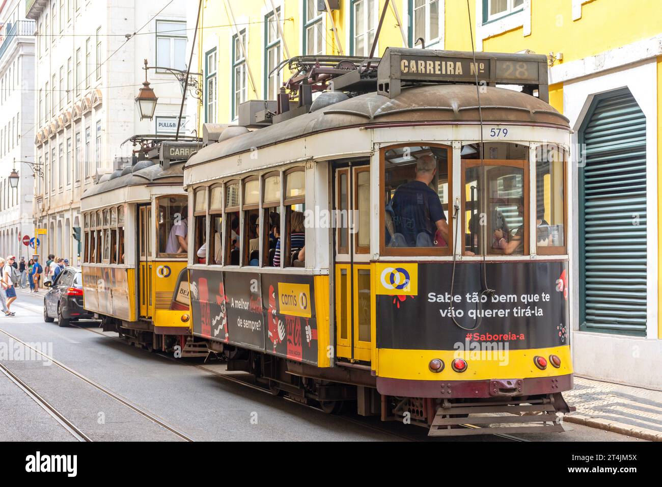 Lisbon trams, Rua da Conceição, Alfama Quarter, Lisbon, Portugal Stock ...