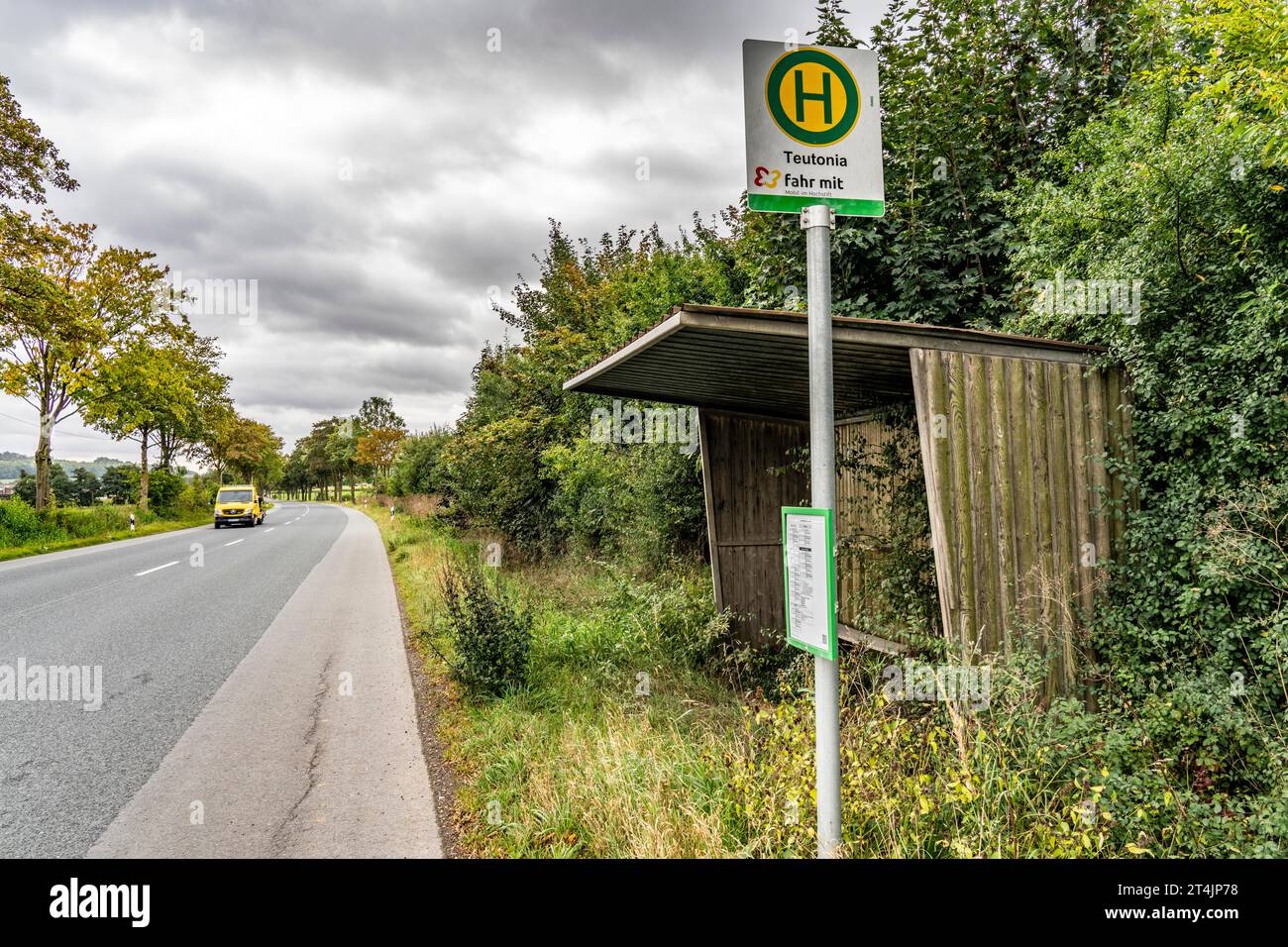 Bus stop in the countryside, on the L828, on Eggestraße, neglected bus ...