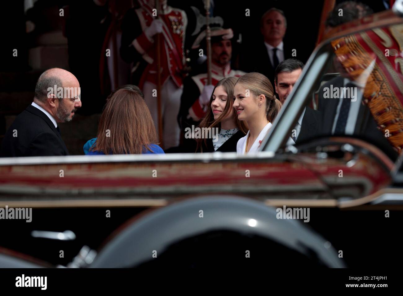 The king turns to the queen hi-res stock photography and images - Alamy