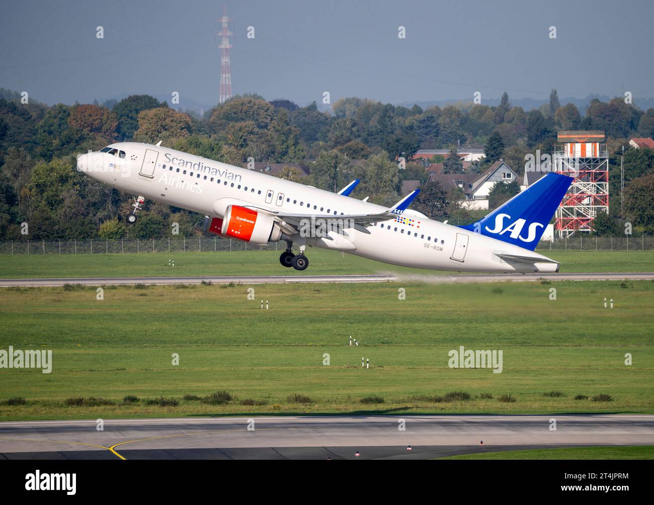 Scandinavian airlines a320neo hi-res stock photography and images - Alamy