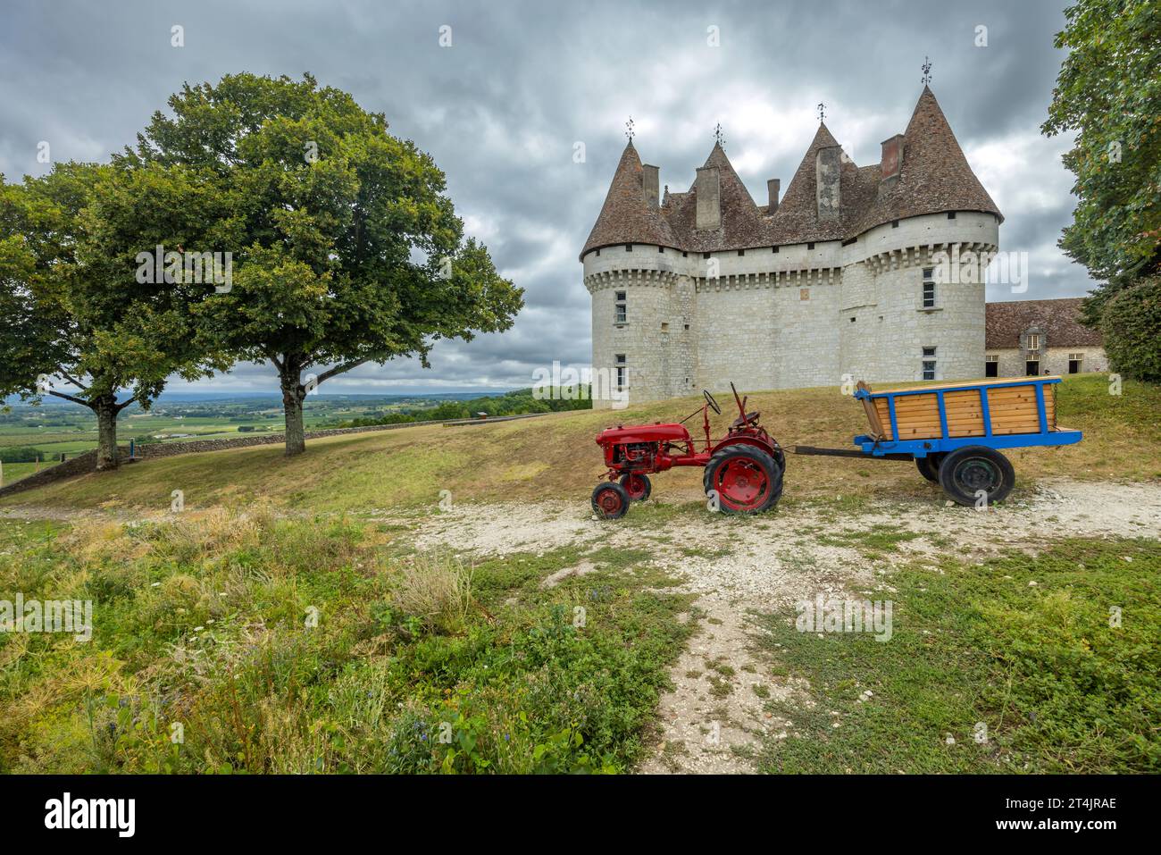 Monbazillac castle (Chateau de Monbazillac) near Bergerac, Dordogne ...