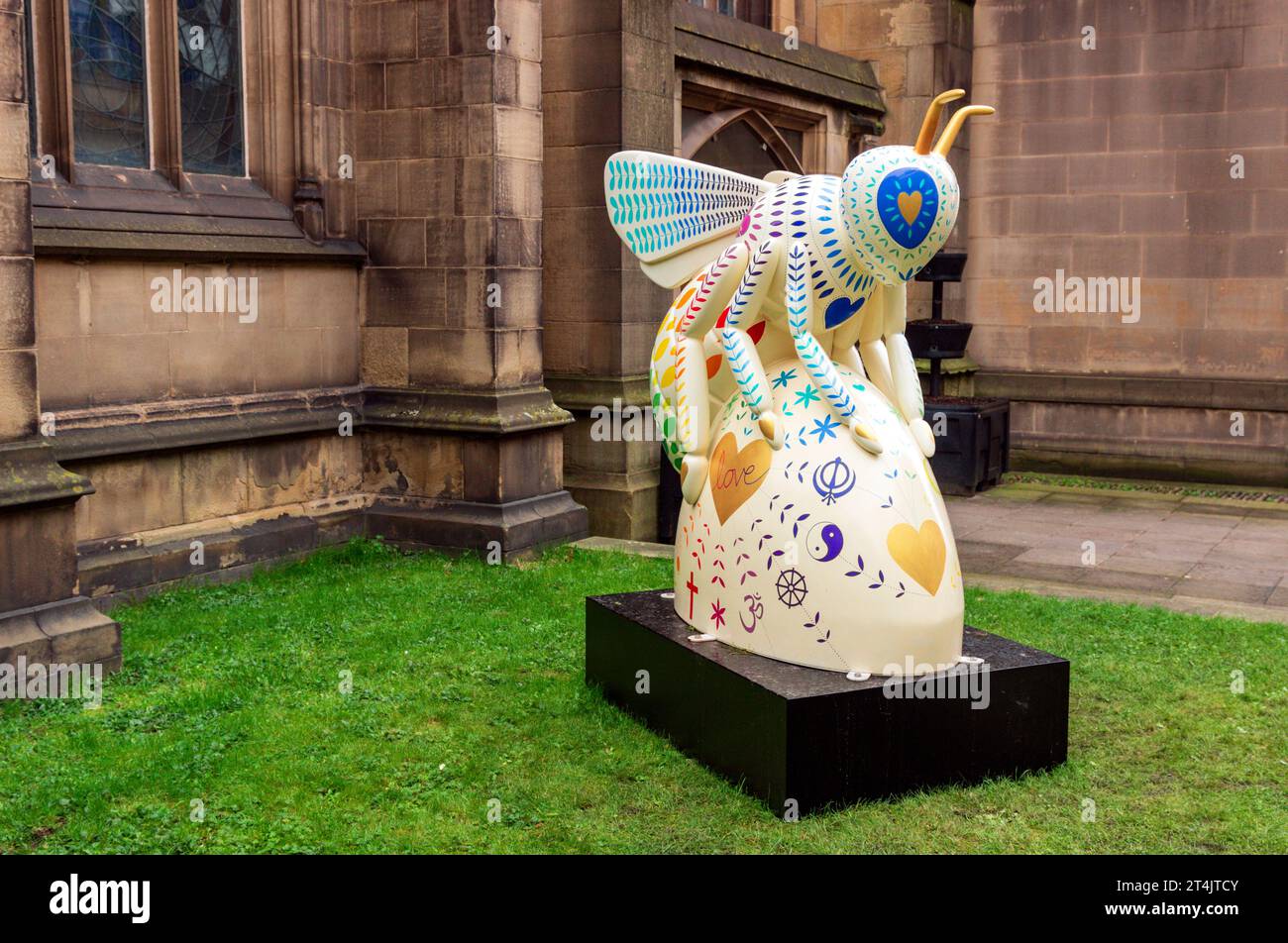 Manchester Bee. Manchester Cathedral Stock Photo - Alamy