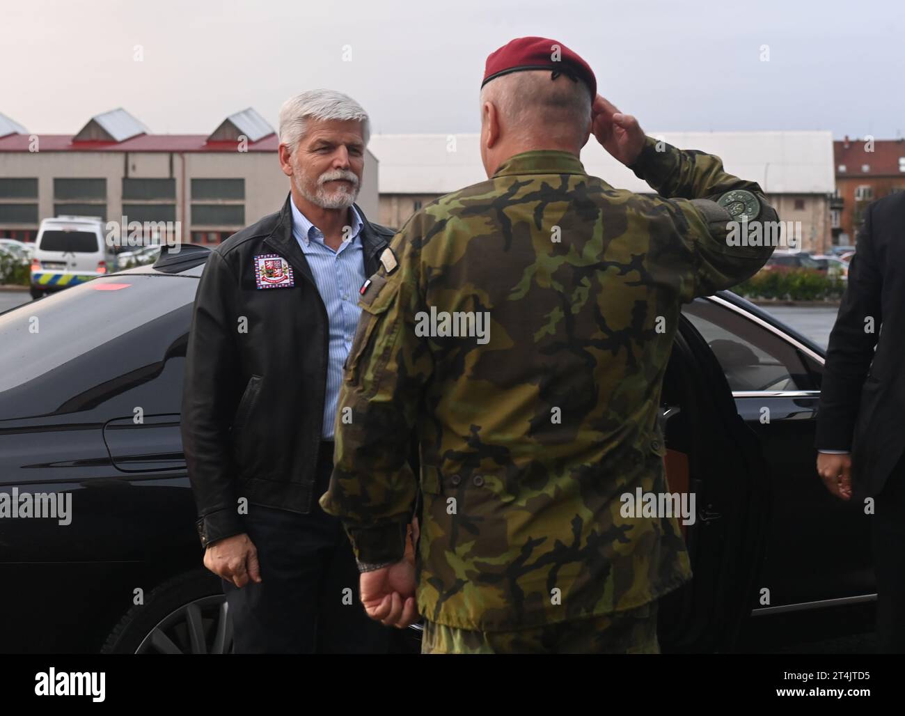 Commander land forces left hi-res stock photography and images - Alamy