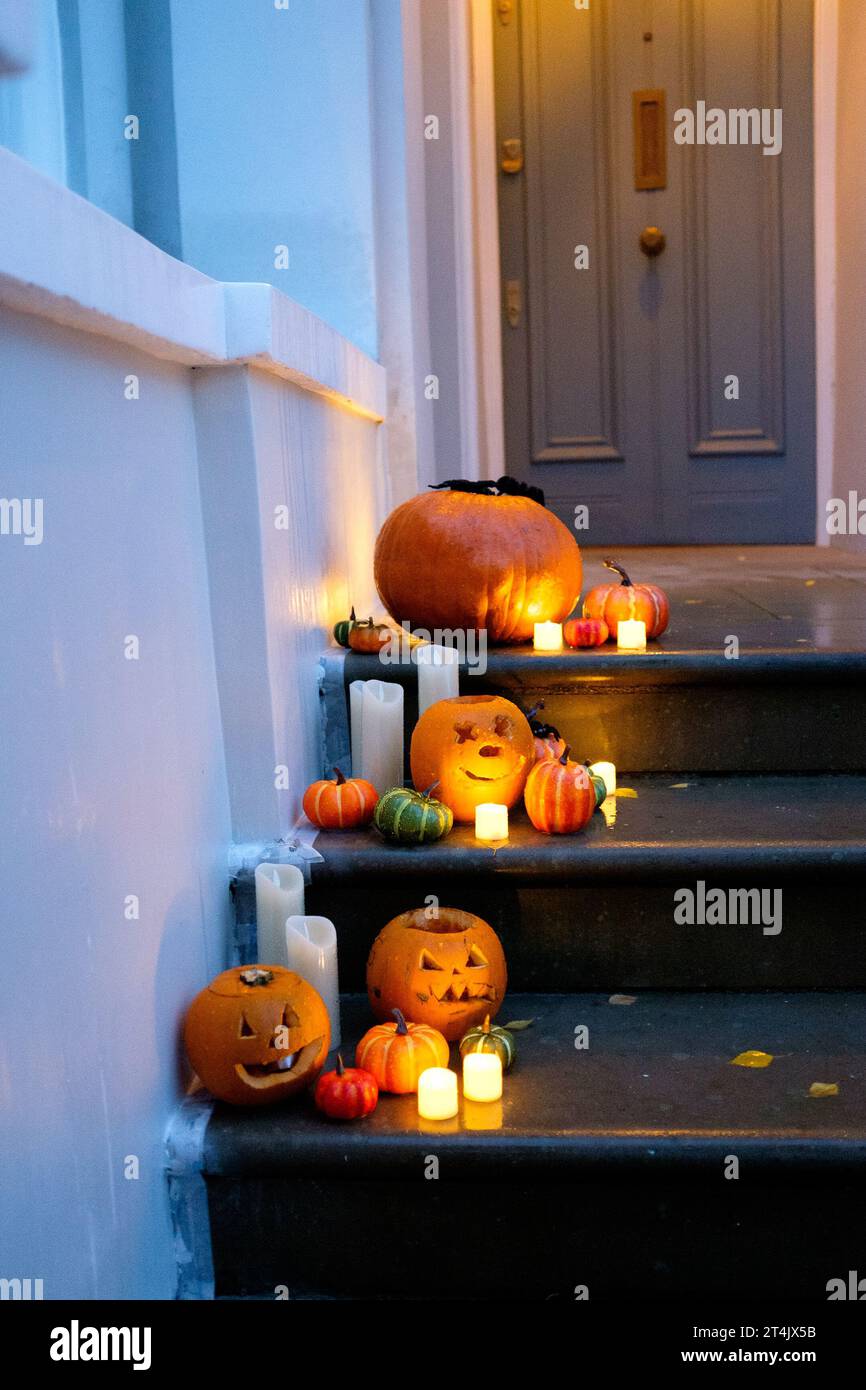 31st October 2023, London, UK. Amazing decorated houses in Notting Hill as children gather for ...