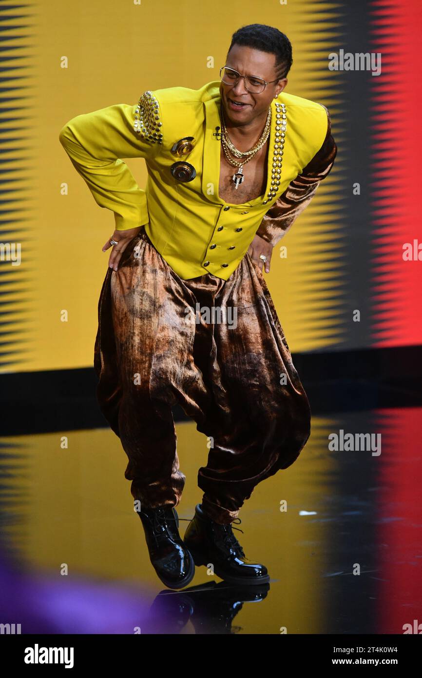 Mc hammer hi-res stock photography and images - Alamy
