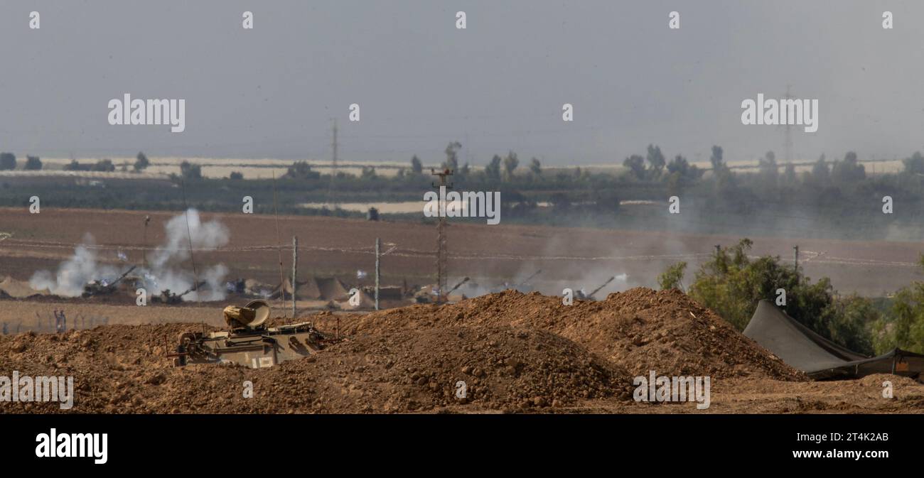 Israel hamas 155mm howitzer position hi-res stock photography and ...